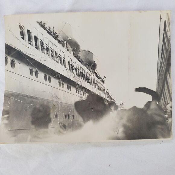 Art | Return From War On An Ocean Liner Ww2 Original 9x7 Photo ...